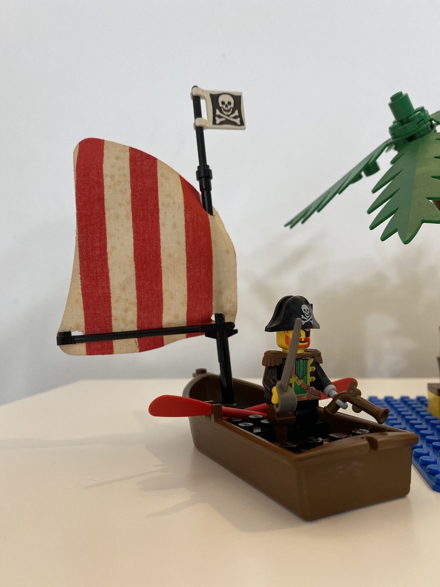 Lego Pirate Lagoon Lockup 1991 Lego Toys Vintage Pirates Display At
