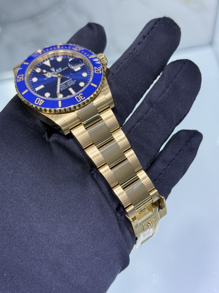 MINT Rolex Submariner Date 41mm 18K Yellow Gold Blue Oyster Watch ...