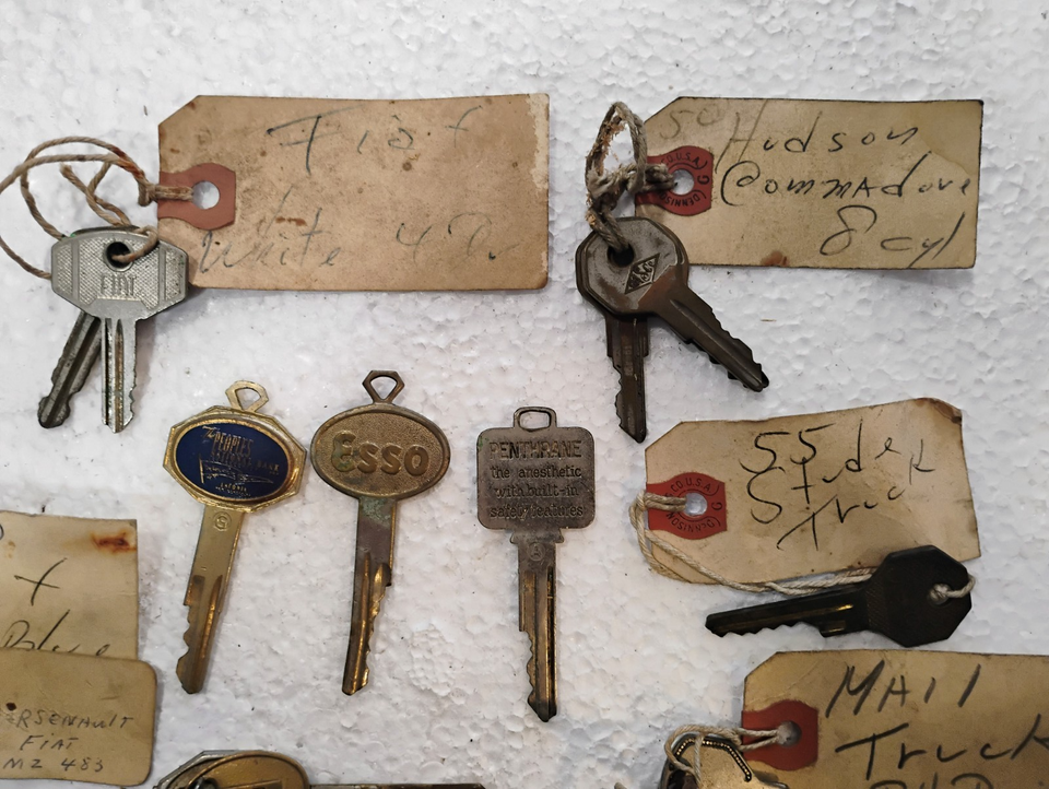 20+ Vintage Used Auto Keys Esso-Packard-Studebaker-Hudson-Fiat- 1950's ...