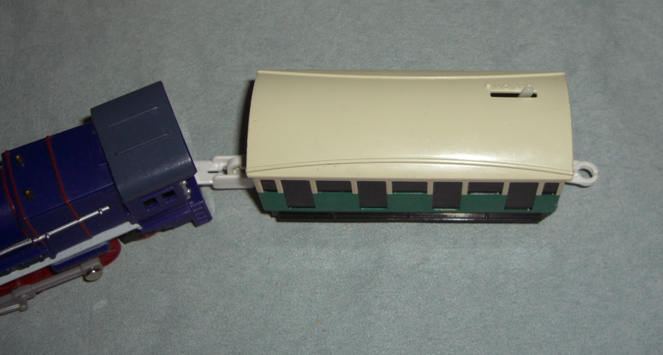 Thomas Trackmaster HANK ENGINE & MOTORIZED PASSENGER CAR Train Hit Toy ...