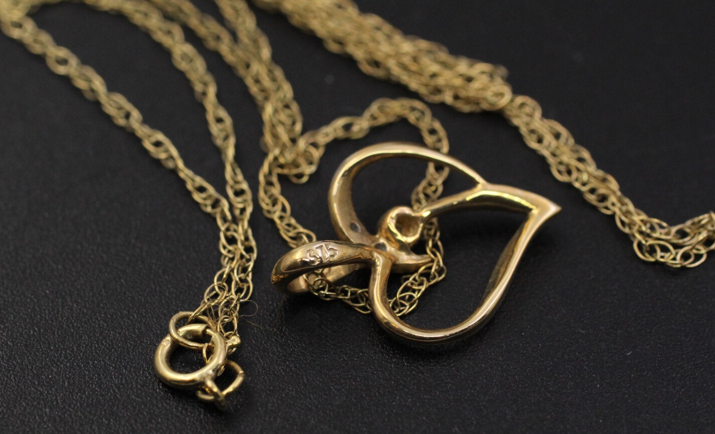 .375 9k TWO TONE GOLD 0.04CT DIAMOND Heart Frame Pendant Necklace, 1.6g - P25 | eBay