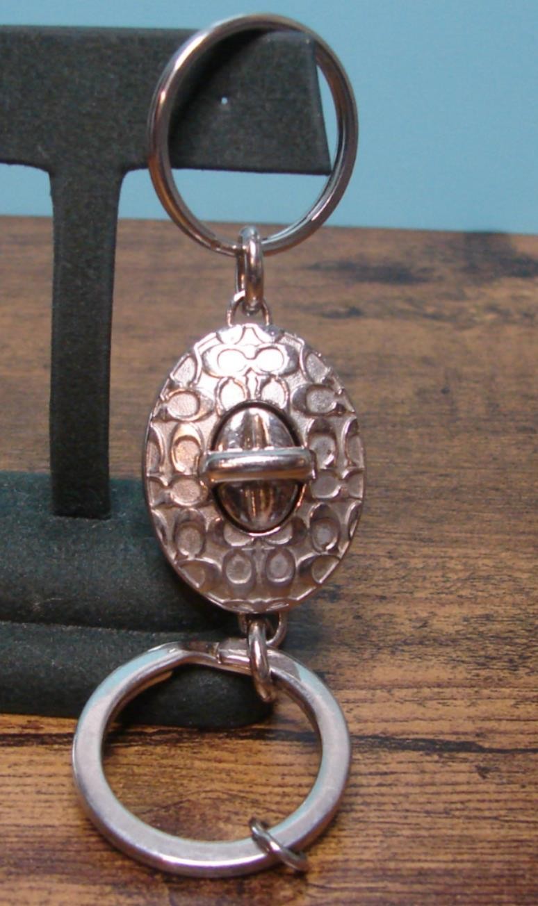 COACH SILVER TONE TURNLOCK LOGO DOUBLE KEY CHAIN KEY … - Gem