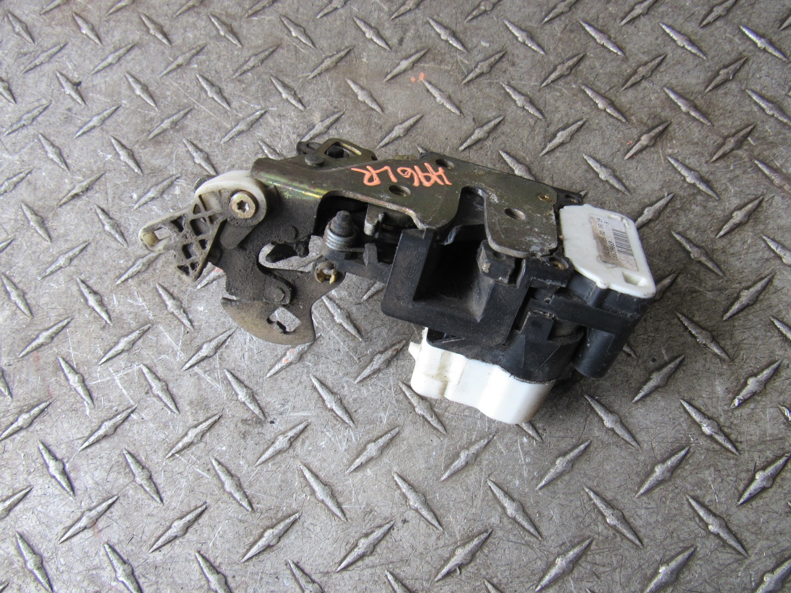 2002 PONTIAC GRAND PRIX 3.8L 6CYL LEFT DRIVER REAR DOOR LATCH LOCK ...