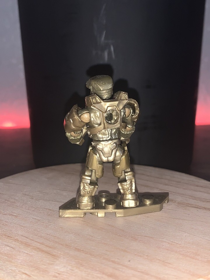 MEGA CONSTRUX - HALO - MASTER CHIEF Gold FIGURE 10th Anniversary Series ...