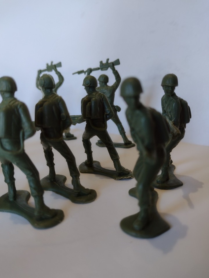 109 Pcs Vintage Toy Army Men Mix Lot Of Makes & Eras - Generic Marx ...