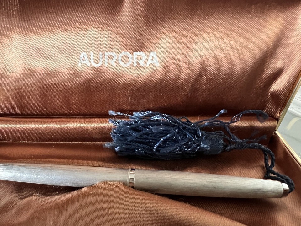 Stylo À Bille Chromé Satiné Avec Nœud Et Porte-Stylo En Cuir Vintage | eBay