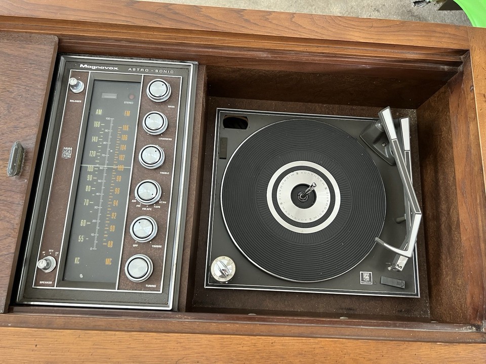 Vintage Magnavox Astro-Sonic Stereo Console Radio & Record Player Pick ...