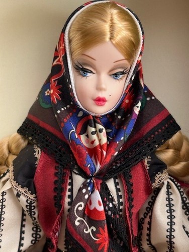 Barbie SILKSTONE MILA 2010 GOLD LABEL RUSSIAN COLLECTION #T7672 - MINT ...
