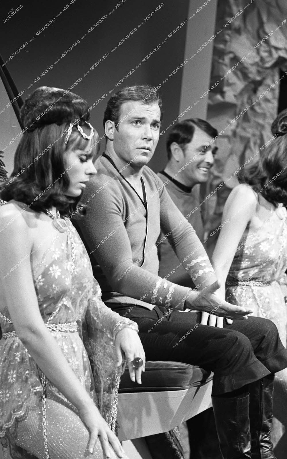 st-575 William Shatner & twins Rhae & Alyce Andrece, James Doohan TV ...