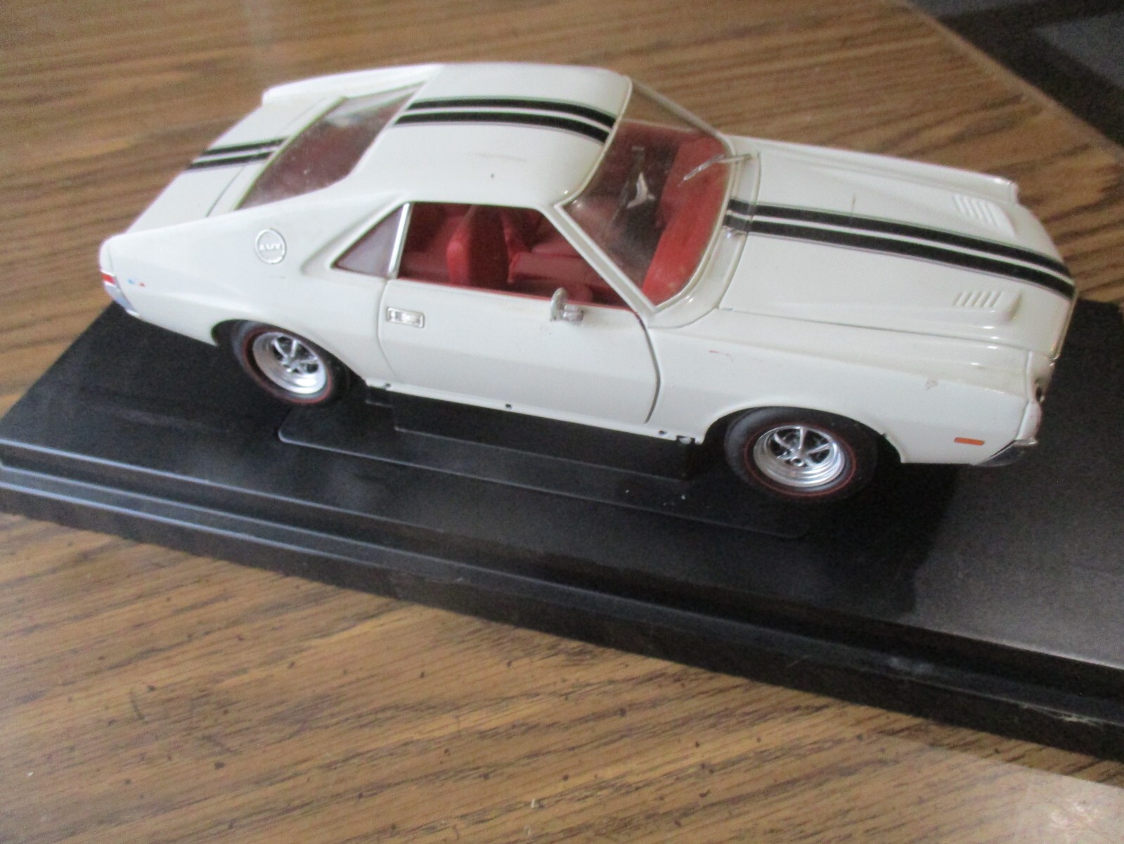 Ertl American Muscle 1:18 Scale Die Cast 1968/69 AMC AMX White missing ...