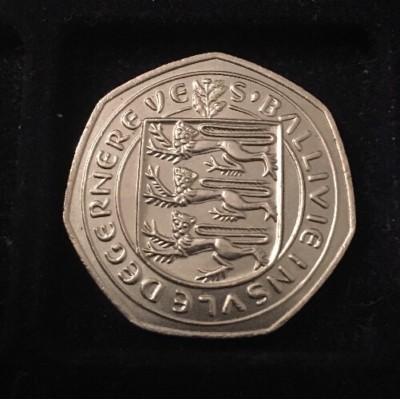 1984 Guernsey Fifty Pence Ducal Cap-Duke of Normandy 50p - Large Old ...