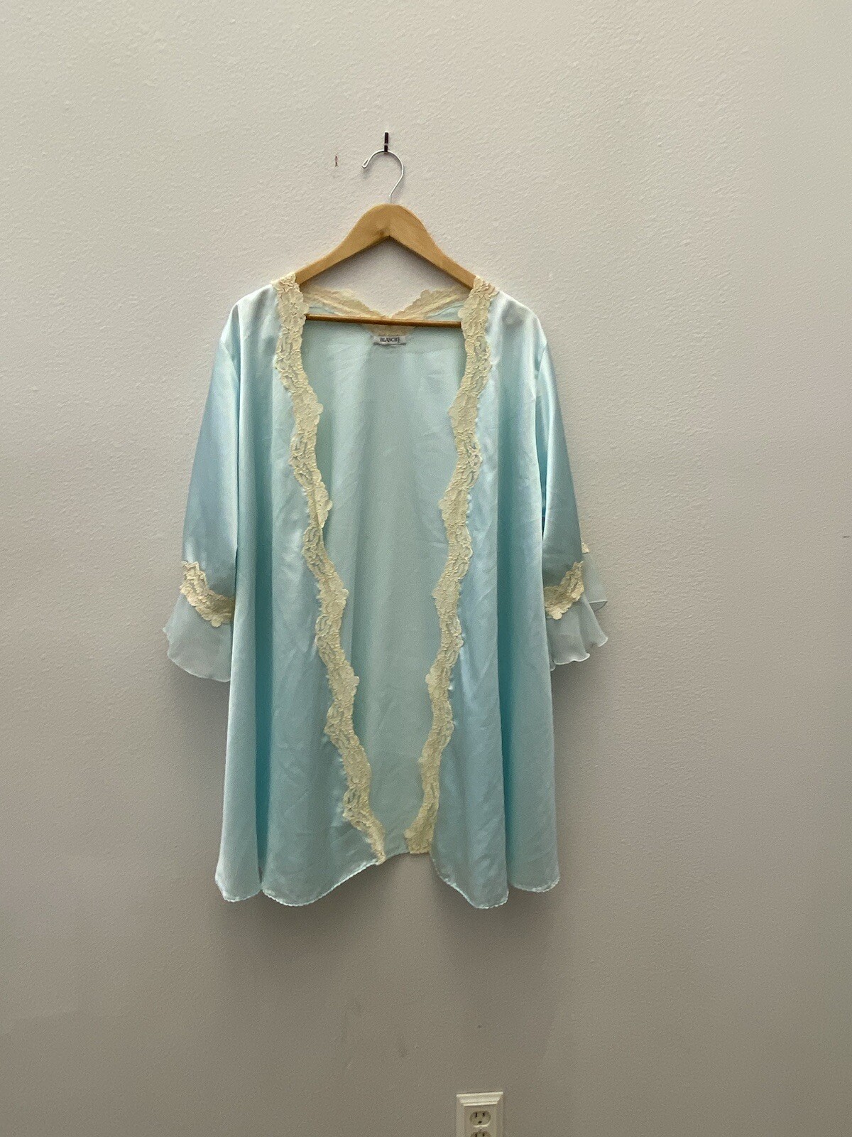 Vintage 70s Blanche Blue Lace Robe - Gem