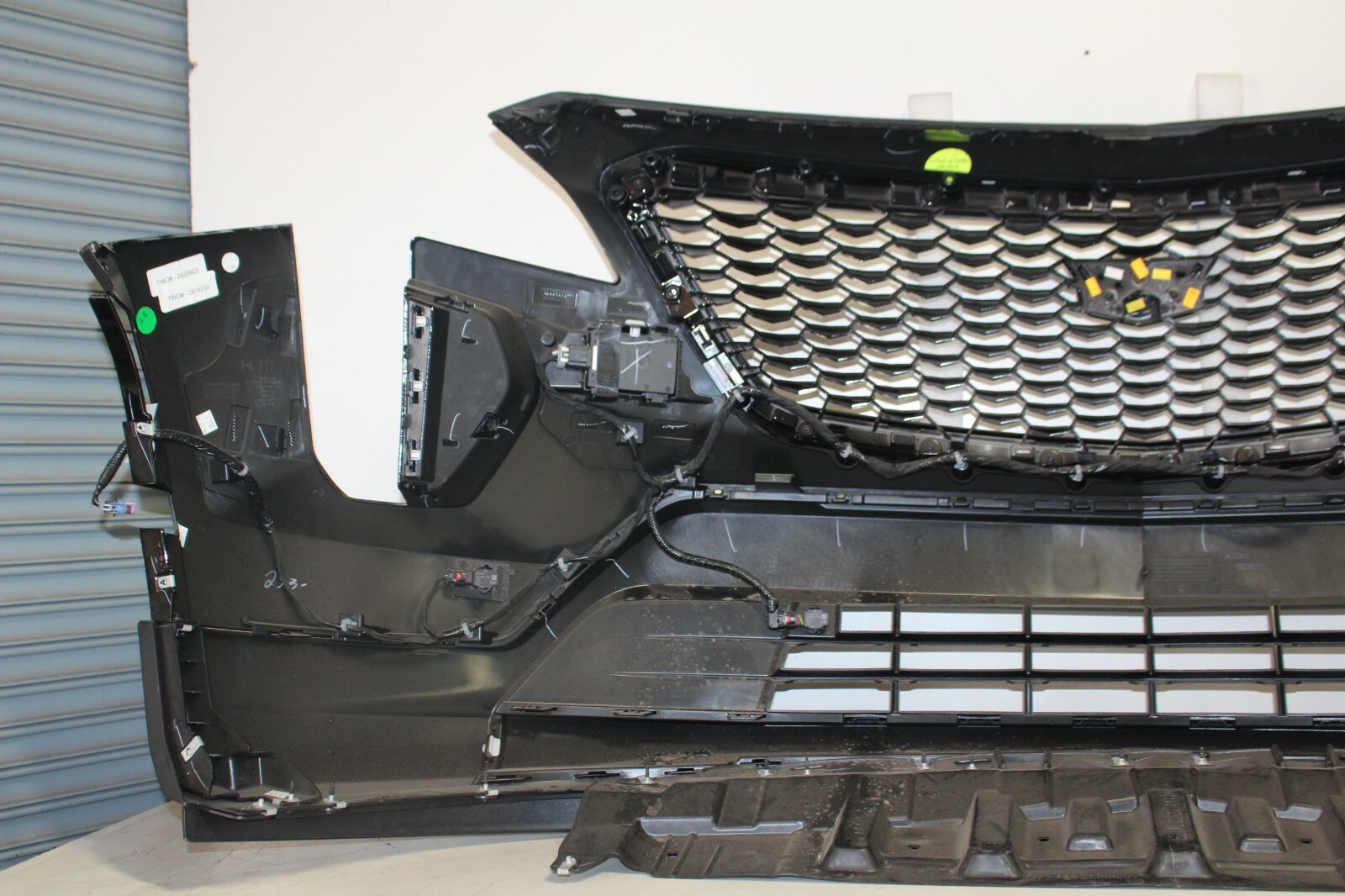 2019 - 2023 CADILLAC XT4 FRONT BUMPER ASSEMBLY W/SENSORS Black OEM W ...