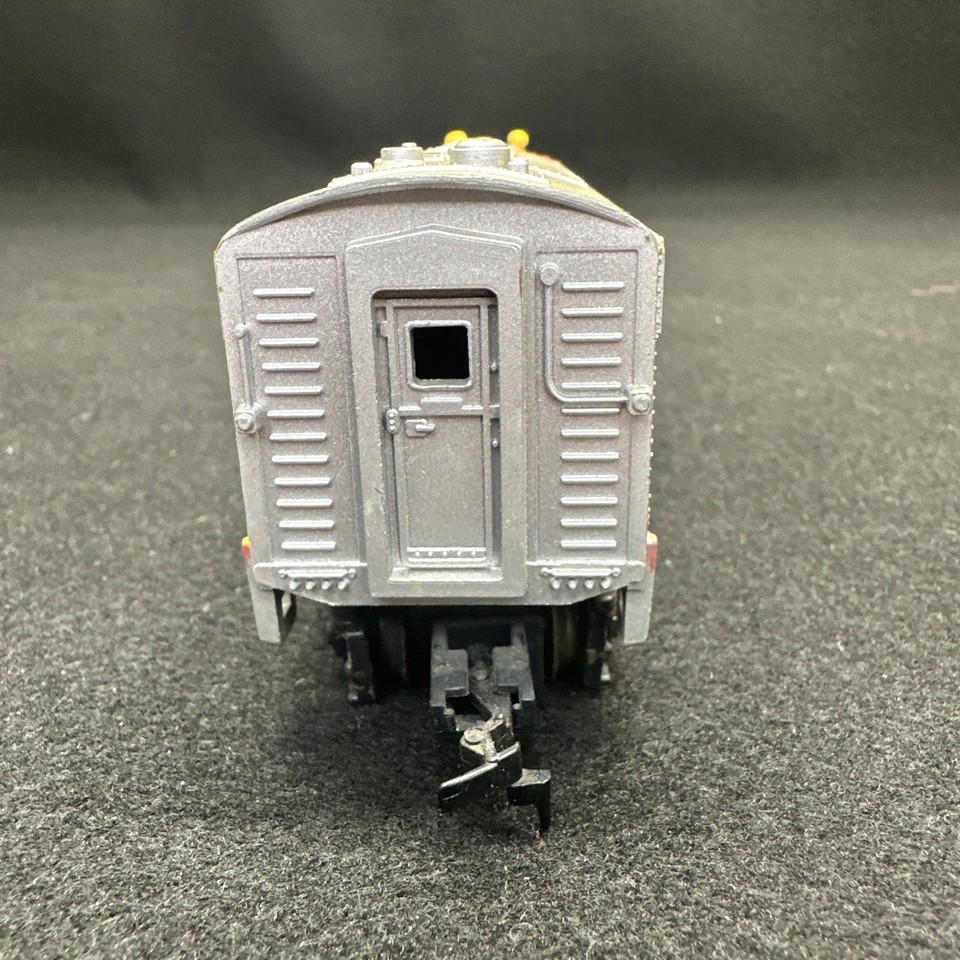 Tyco HO Scale Santa Fe Diesel Locomotive Model Railroad Train Engine ...