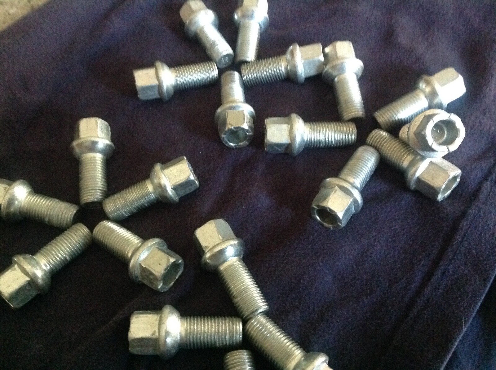 NEW OEM VW Volkswagen 2015-2018 Beetle Wheel Lug Bolt WHT-002-437 ...