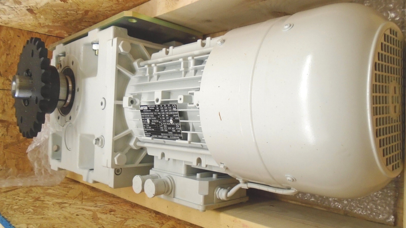 LENZE - GKS07-3M VBR 112C22 - Helical-Bevel Precise Positioning Gearbox ...