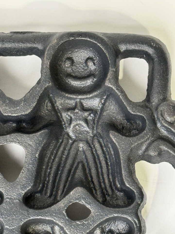Vintage John Wright Gingerbread Man Christmas Cookie Baking Cast Iron ...