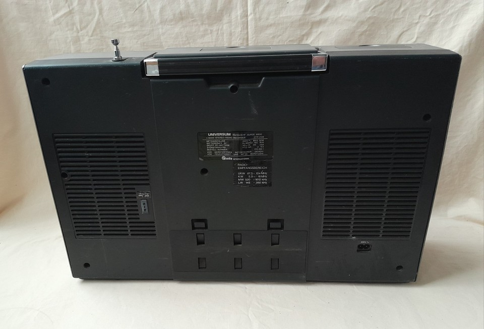 UNIVERSUM SENATOR SUPER STEREO 8800 Quelle Ghettoblaster 80er Jahre ...