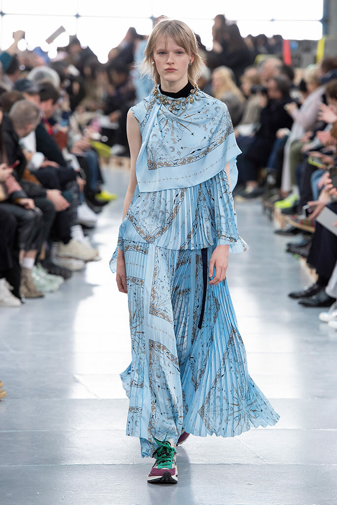 $915 Sacai X Dr Woo NEW Bandana Logo Print Swing Top 3 Cape $915 Sacai X Dr Woo NEW Bandana Logo Print Swing Top 3 Cape