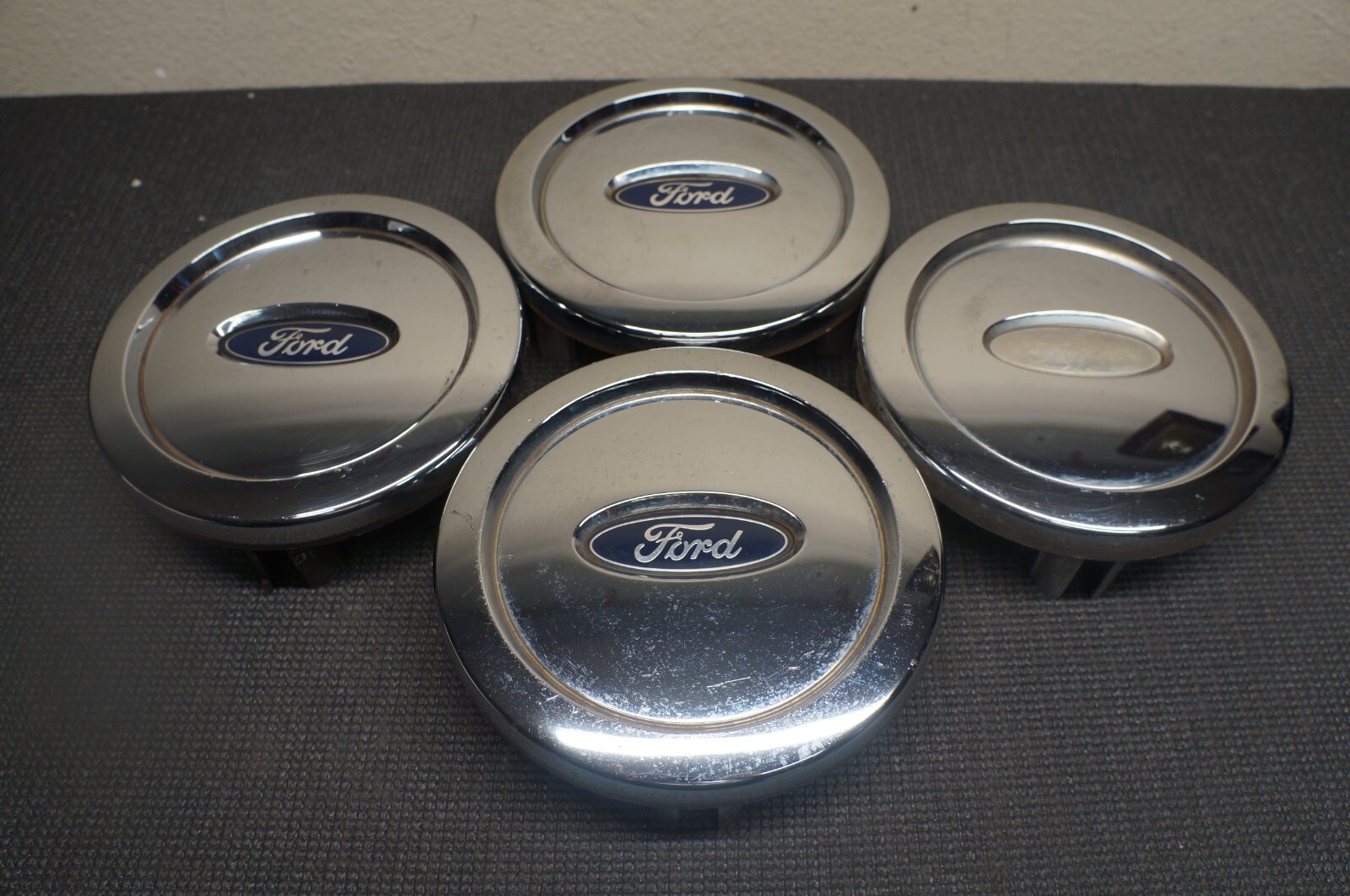2003-2006 FORD EXPEDITION OEM WHEEL CENTER HUB CAPS 4L14-1A096-DB ...