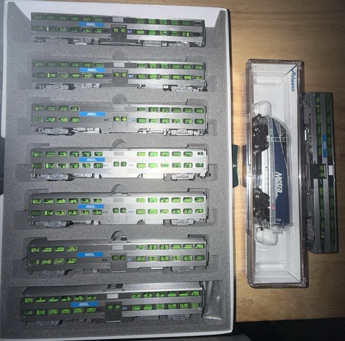 N Scale Kato METRA Passenger Train Set With 8 Cars And Locomotive | eBay