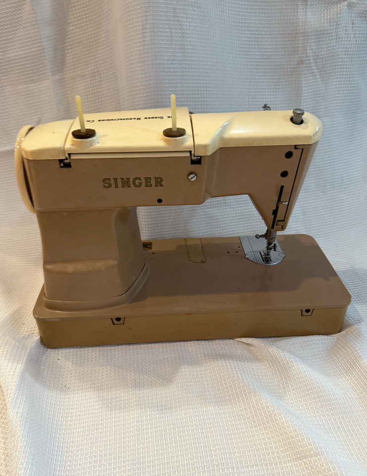 Vintage "SINGER" Model 401A Sewing Machine w/ Carrying Case ~ Tested w ...