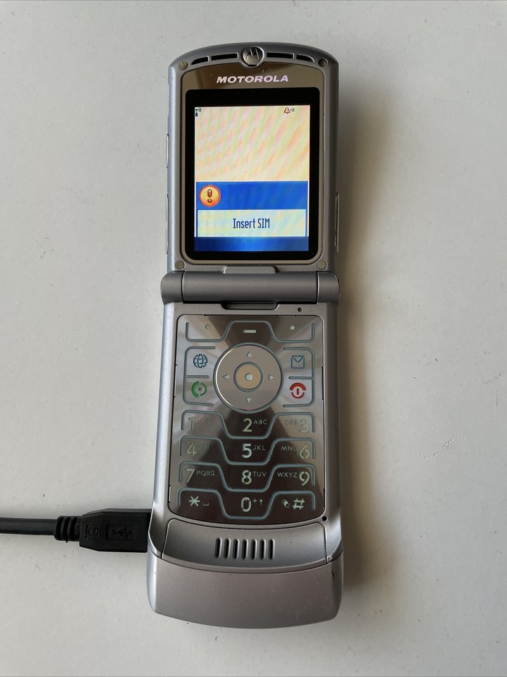 MOTOROLA Silver RAZR V3 Ultra Slim Flip Mobile Phone. BOXED (2004 ...