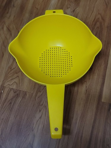 Vintage TUPPERWARE #1523-1 Large 2 Qt. Yellow Colander Strainer | eBay