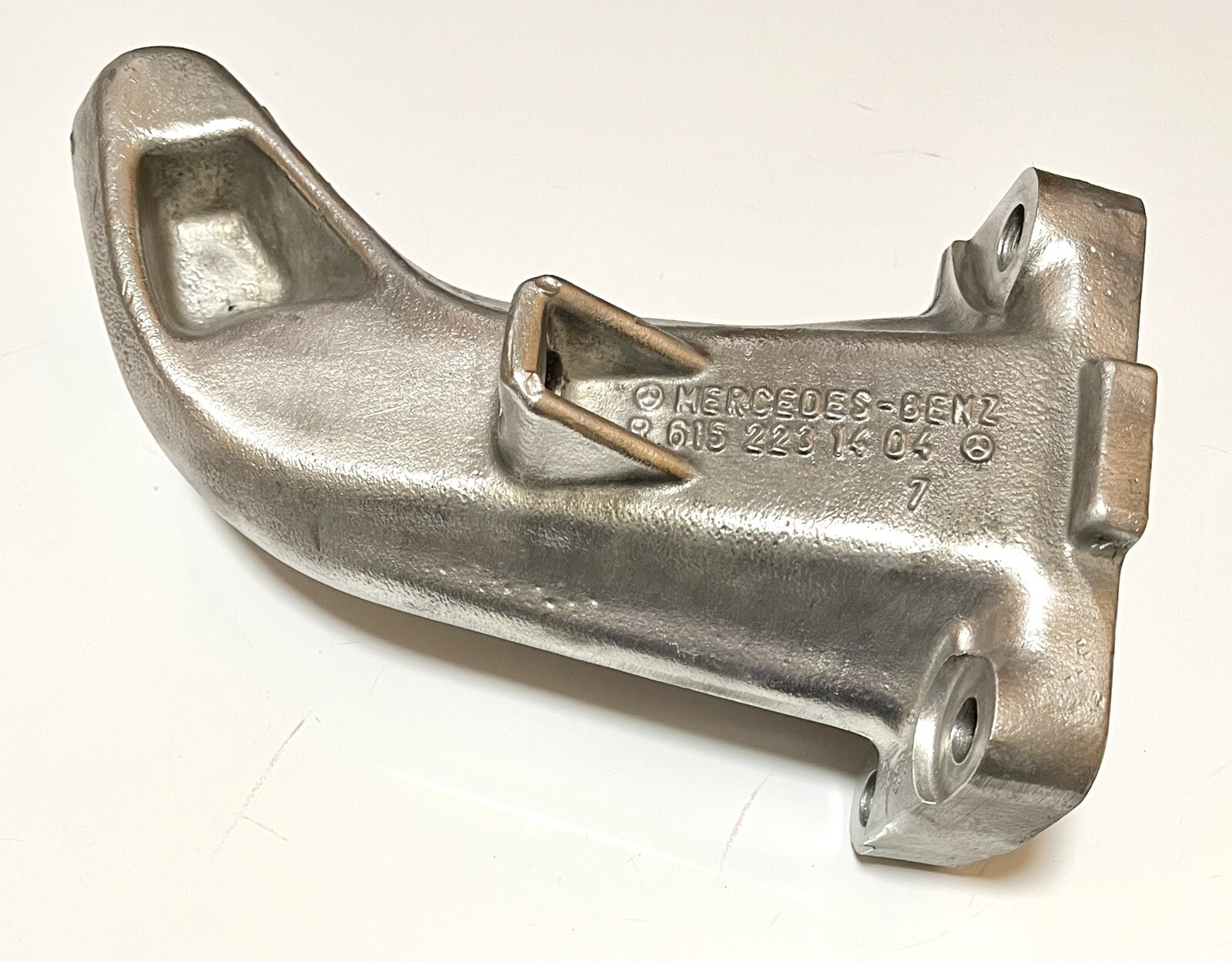 76 - 81 Mercedes Benz W123 OM616 OM617 M115 Engine Mount Bracket, Left ...