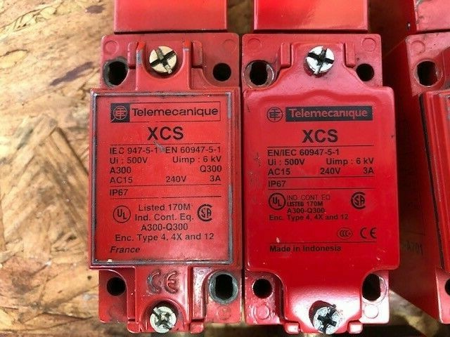 Schneider Telemecanique Sensor XCS-A701 Safety Limit Switch- Used ...
