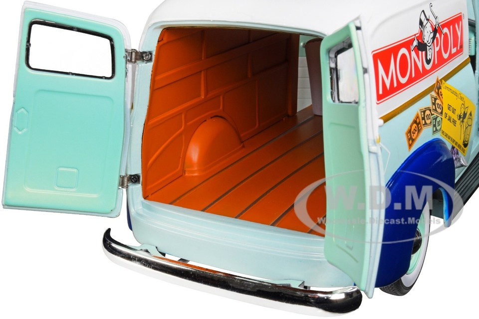 1948 CHEVROLET PANEL POLICE VAN & MR. MONOPOLY FIGURE 1/18 AUTO WORLD ...