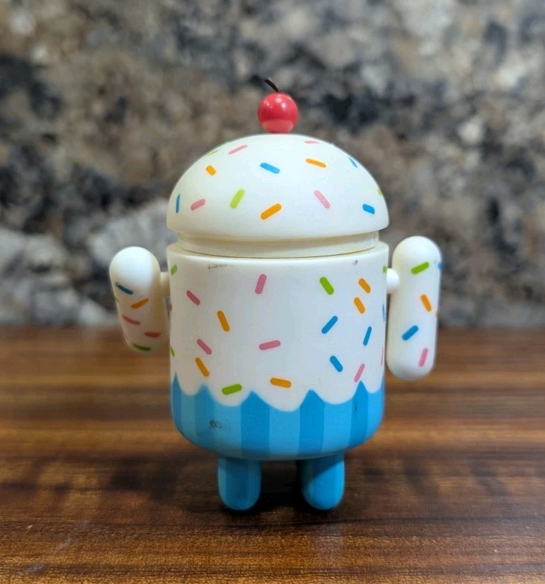 Andrew Bell Android Series 02 Gary Ham Vanilla Cupcake Designer Toy | eBay