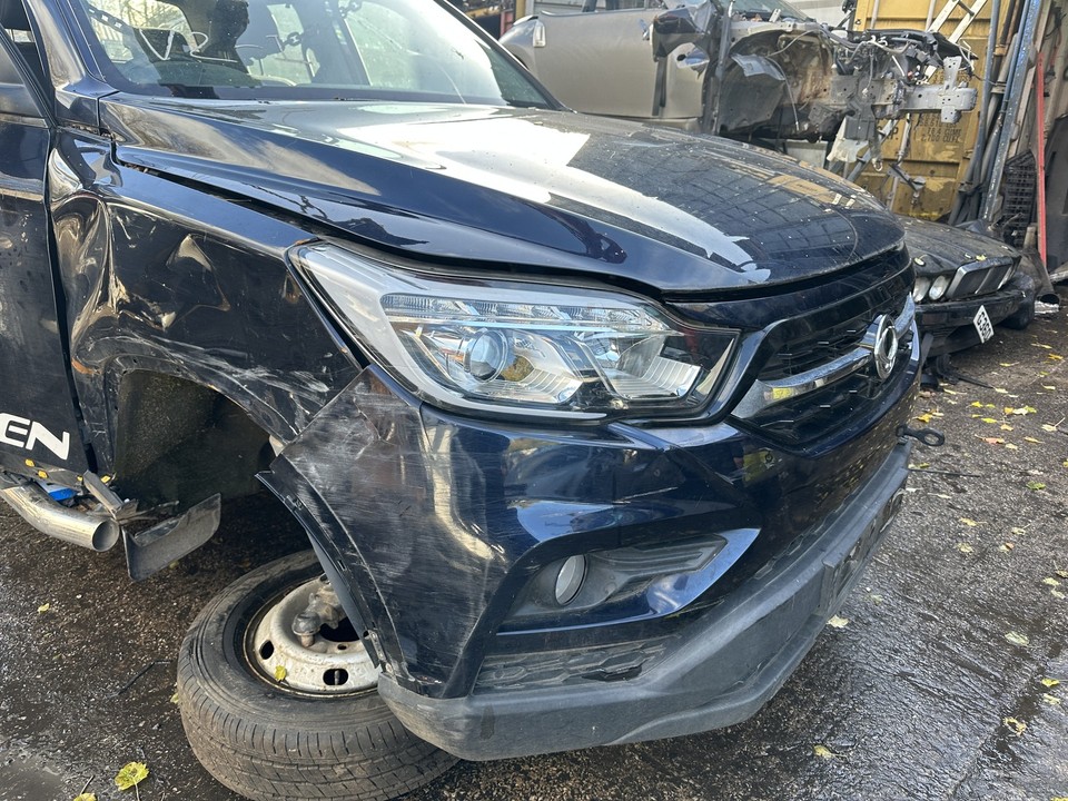 2018-2021 SSANGYONG MUSSO MK2 QK BLUE FRONT BUMPER COMPLETE *HAS DAMAGE ...