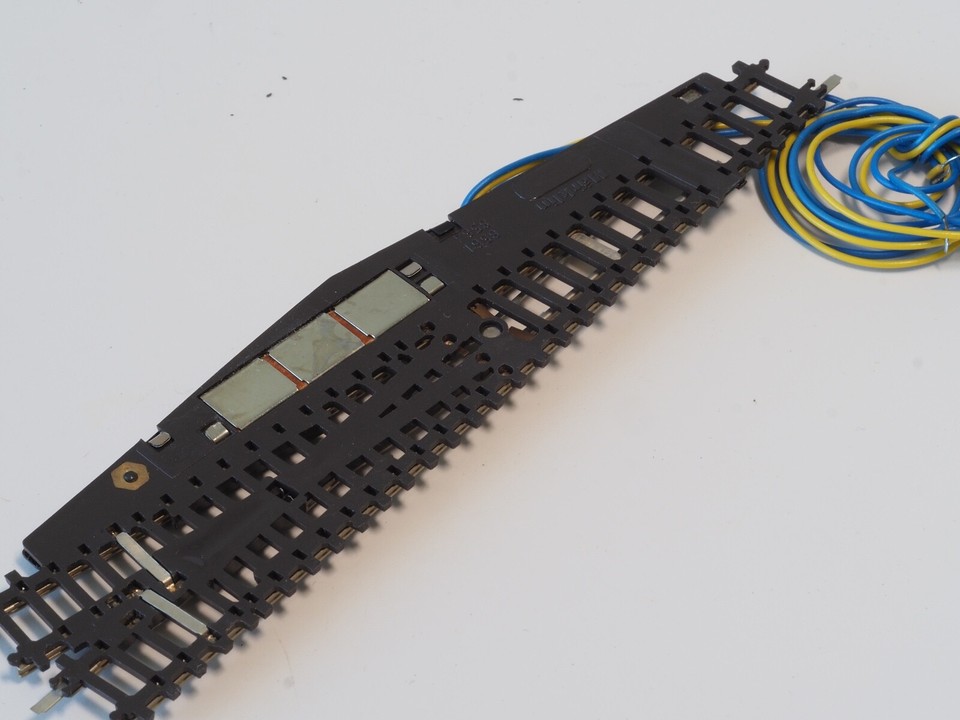 8562 Marklin Z-scale Left Electric remote turnout complete plugs 110 mm ...