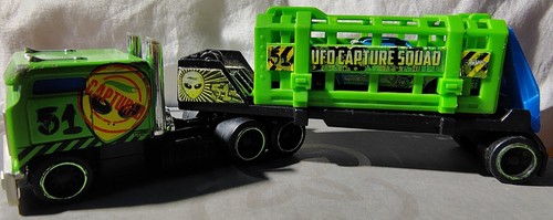 Hot Wheels UFO Capture Squad Semi, Trailer Train Car & Matchbox ...