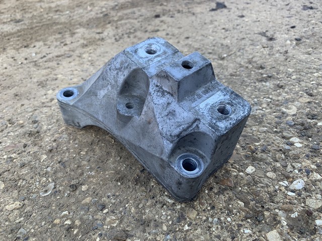 Volkswagen Golf IV 2002 Gearbox Mounting Bracket 1J0199117AK for sale ...