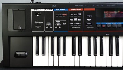 Roland Juno-DI Polyphonic Portable Synthesiser W/ Effects Roland Juno-DI Polyphonic Portable Synthesiser W/ Effects