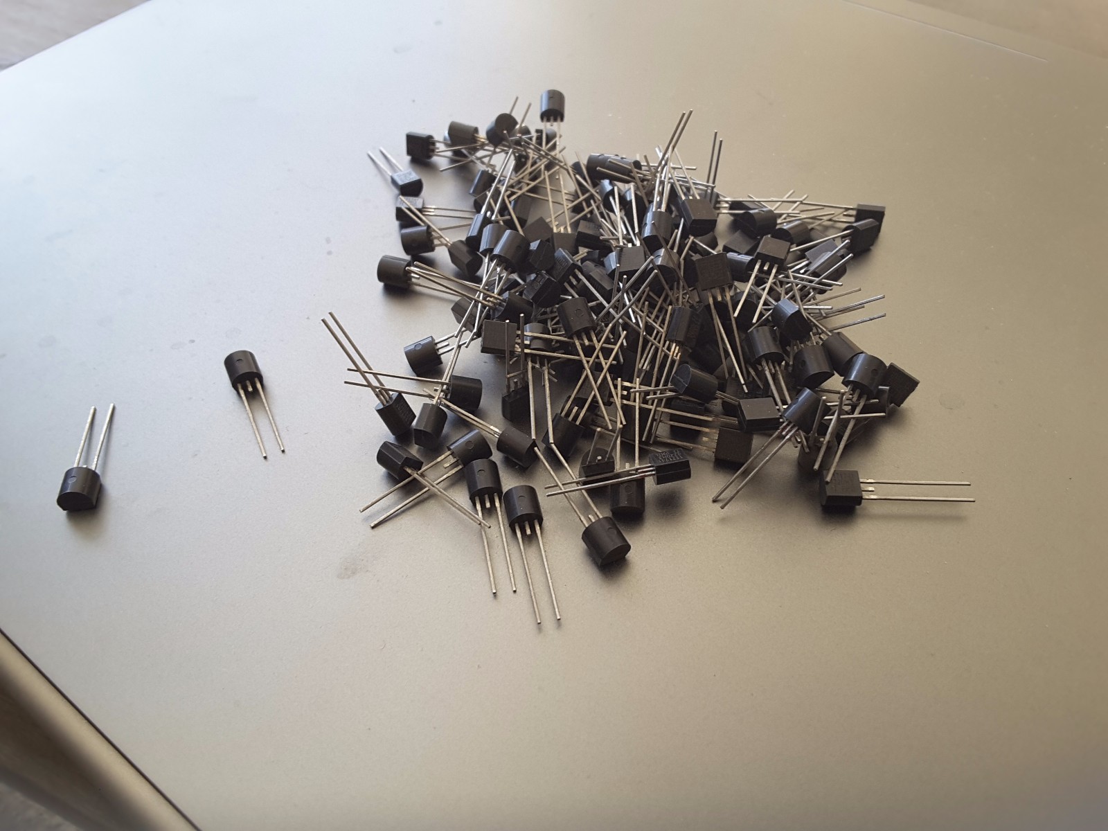 (100) Texas Intruments TISP4220H3LM Thyristor TSPD 160V 60A 2-Pin DO-92 ...