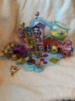Littlest Pet Shop Pet Apartment With Over 20 Pets, And Pet Carrier ...