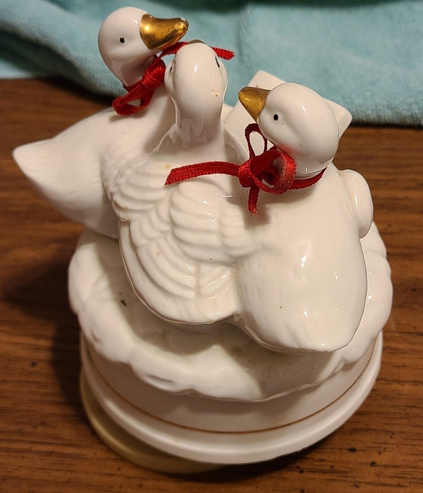 White Ceramic Music Box 3 Geese Plays 12 Days of Christmas Decor Red ...