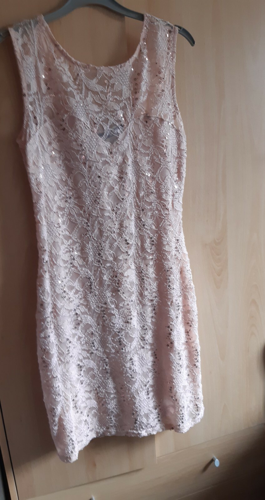 LACY FLORAL BODYCON DRESS WITH SEQUIN TRIM - Gem