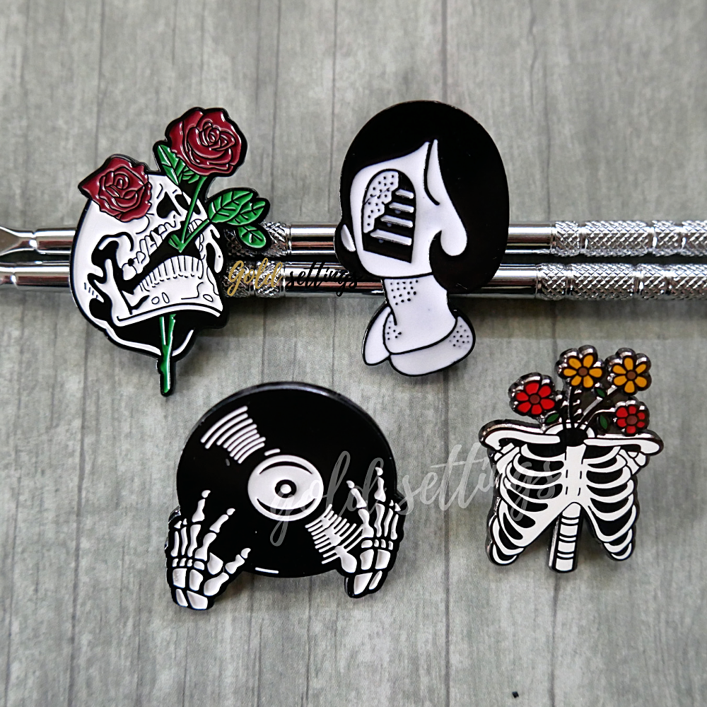 Skull Brooch Enamel Pin Gothic death creep Punk Black Pins Brooches ...