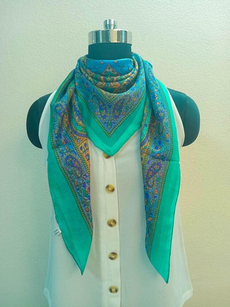 Clown Tricks 2-Pack Color Changing Magic Scarves - 8.66" Silk Hankies ...