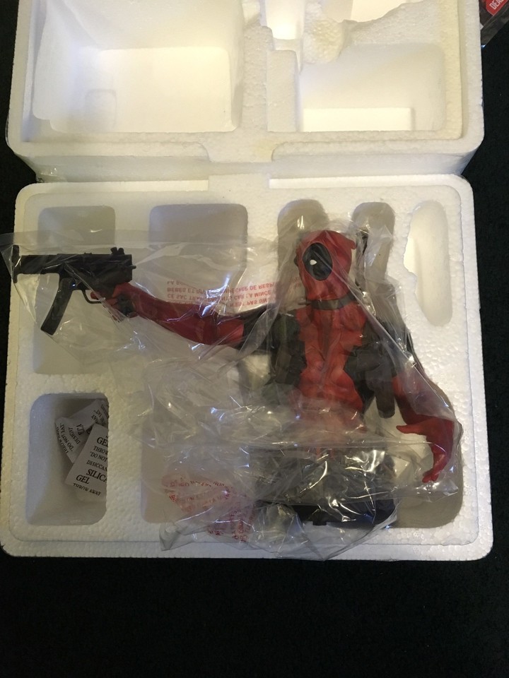 Marvel Comics Gentle Giant DeadPool Mini Bust #1681 of 1700 | eBay