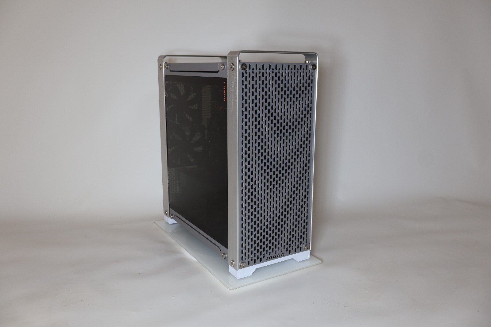 Nvidia GH200 624GB Liquid grey desktop workstation computer PC for AI ...