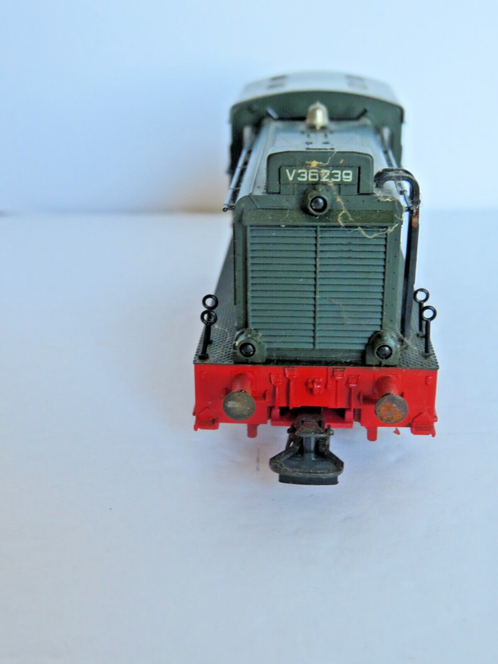 Marklin HO 2858, AC, Passenger Train DB Diesel Loco V36 239, 4 red Pass ...