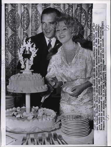 1959 Press Photo Actress Eva Gabor & Husband Richard Brown Cut Wedding ...