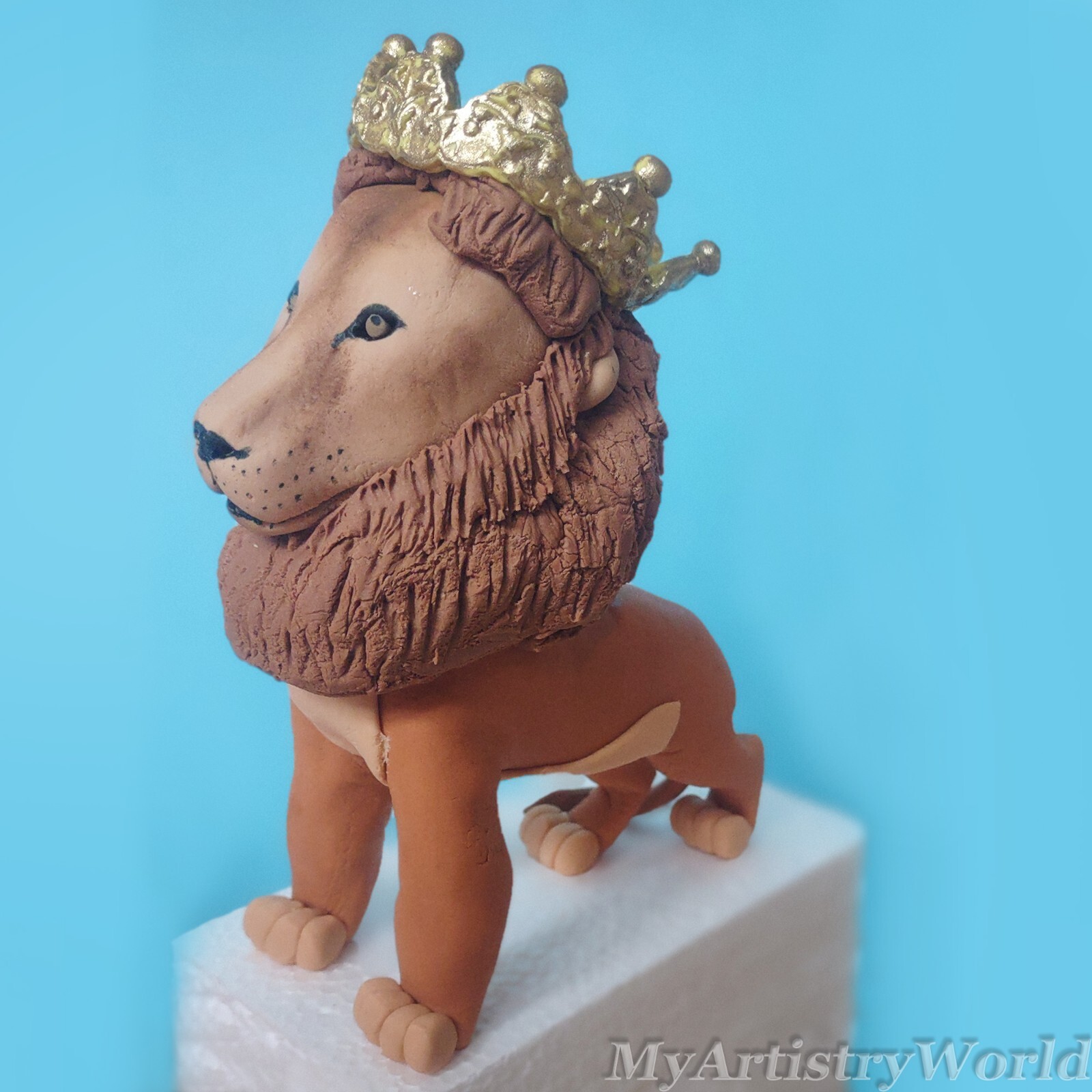 Lion cake topper. Edible 3D fondant/gum paste Lion with a crown ...