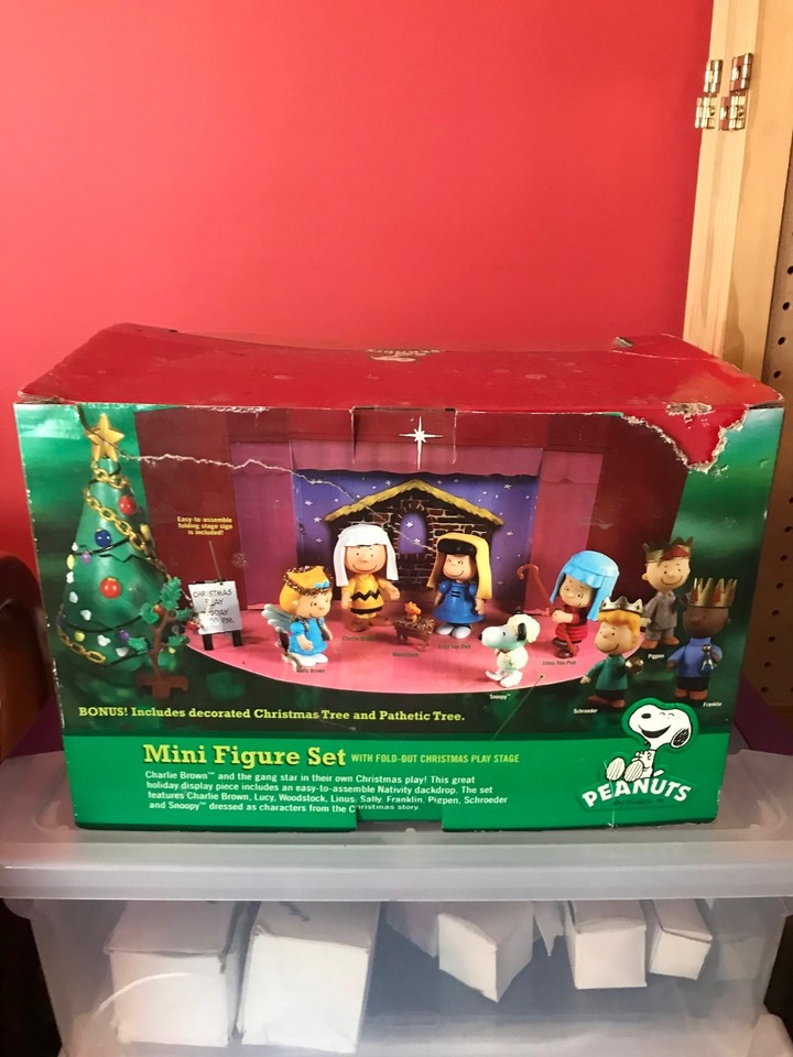 Peanuts Christmas Play Figure Set Nativity Decorated & Pathetic Tree ...