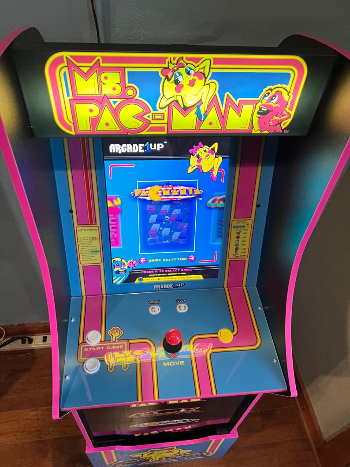 Arcade1Up Ms. Pac-Man Arcade Machine with Riser & Light Up Marquee ...